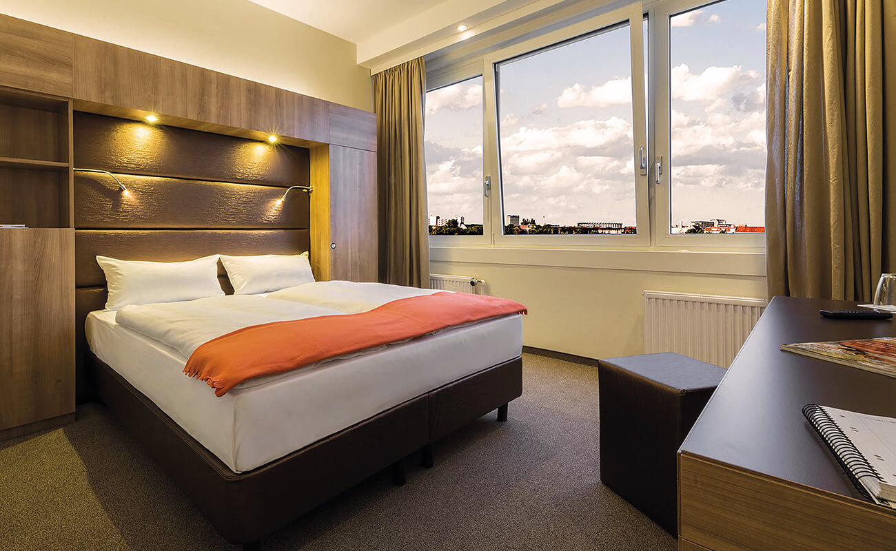 Zwei Plus - Doppelzimmer Terrassenblick Motel Plus Berlin - Motel ...